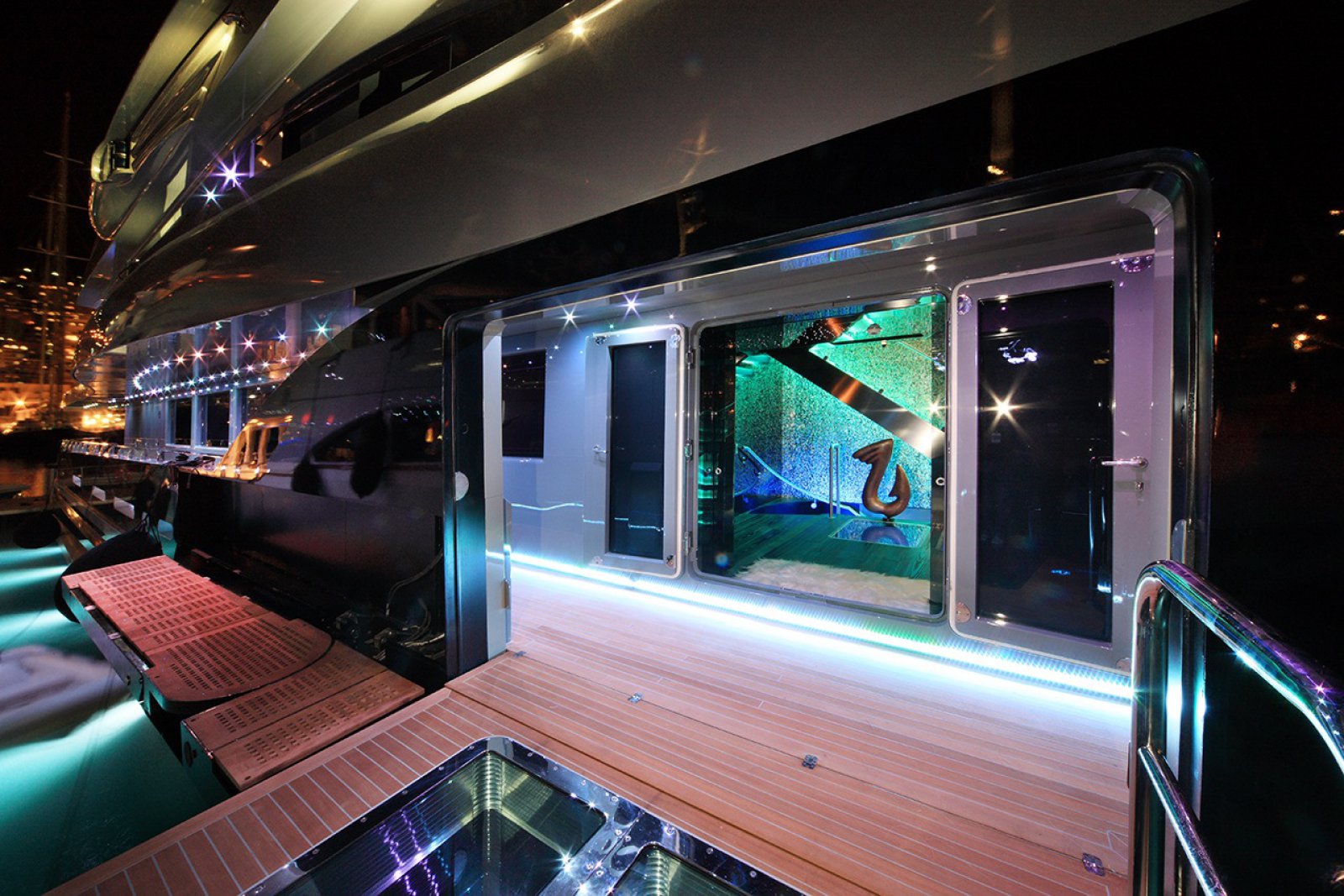 Yacht SEA FORCE ONE, Admiral | CHARTERWORLD Luxury Superyacht Charters